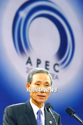 APEC 최종고위관리회의 결과 브리핑 하는 김종훈 대사