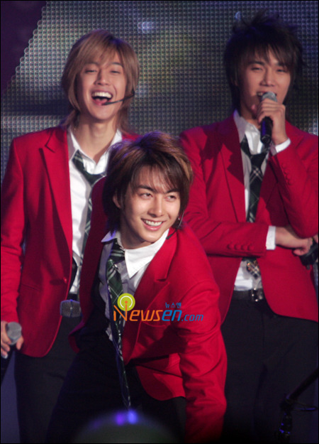 [포토엔]SS501 김형준, 살인미소 살짝 선뵈