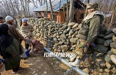 INDIA KASHMIR GUNBATTLE