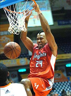 '3점포 폭발' SK, KTF에 역전승