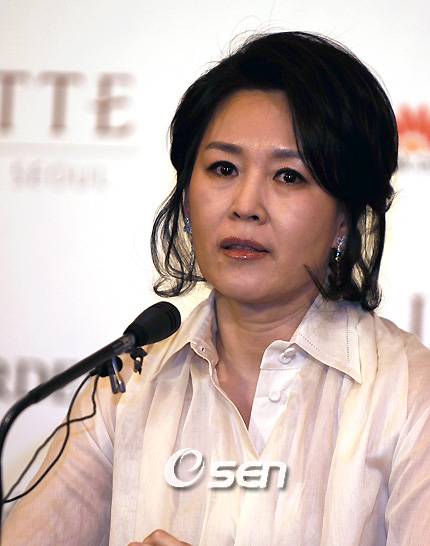 [사진]차화연,'고 남성훈 생각에 눈물이 글썽'