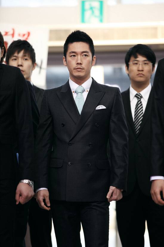 장혁 머리 짧게 자르고 심기일전 카리스마 넘치네