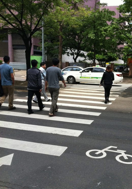 빨간불인데 횡단보도 건넌다
