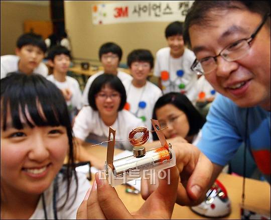사진 전자석으로 회전하는 물체 만들기 성공했어요