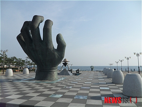 포항호미곶 명물 상생의 손 12년만에 맞잡는다