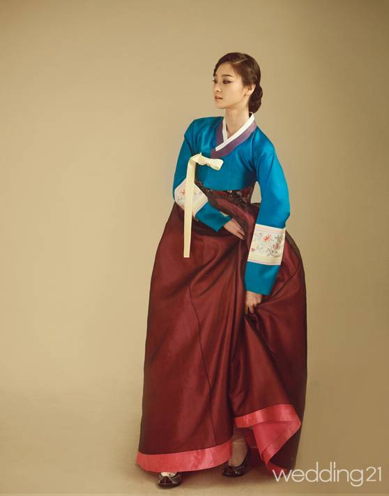 한복화보 한복이야기 아씨 절제된 우아함의 전통 한복 컬렉션
