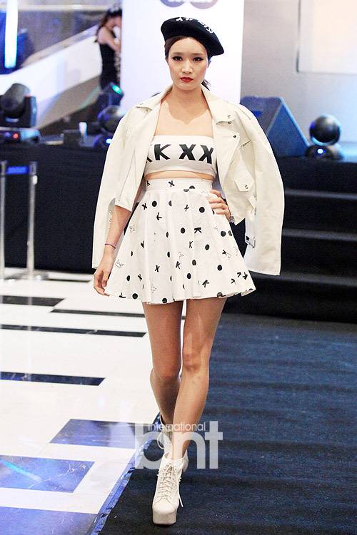 [bnt포토] 스타일난다 KKXX 패션쇼, 시선 잡는 초미니 탱크탑