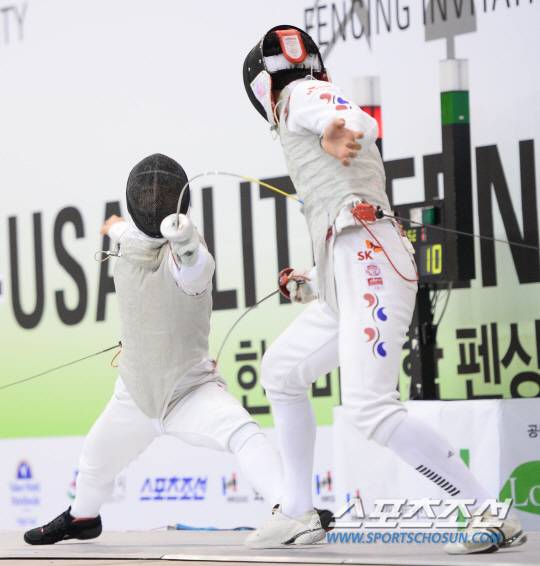 포토 대학펜싱 결승전에서 맞붙은 곽준혁 김동수
