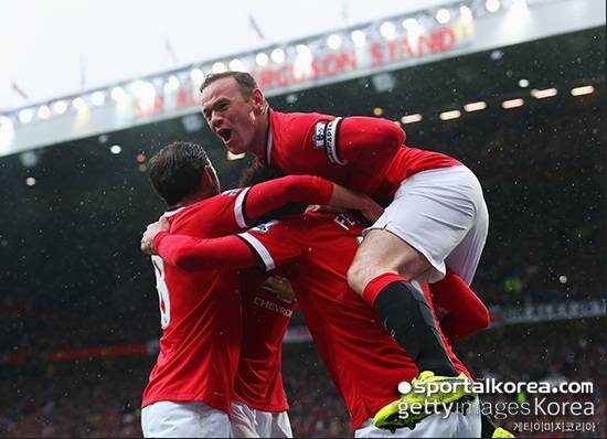 [EPL 32R] '스몰링 쐐기골' 맨유, 맨시티에 4-2 승..2위 맹추격