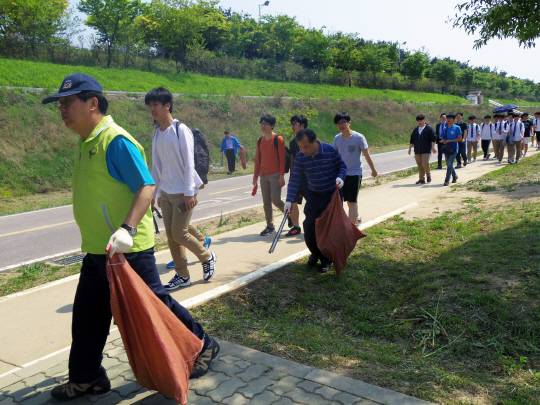 구로구 우신고와 안양천 수질 개선 정화활동 펼쳐