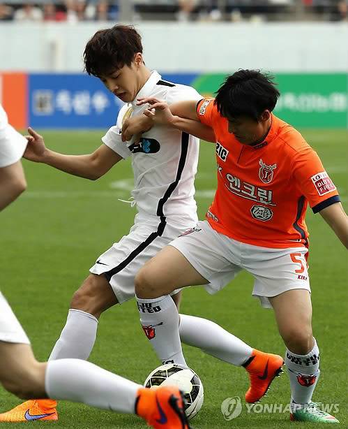 연예인 축구단 'FC-MEN' 제주서 자선 경기