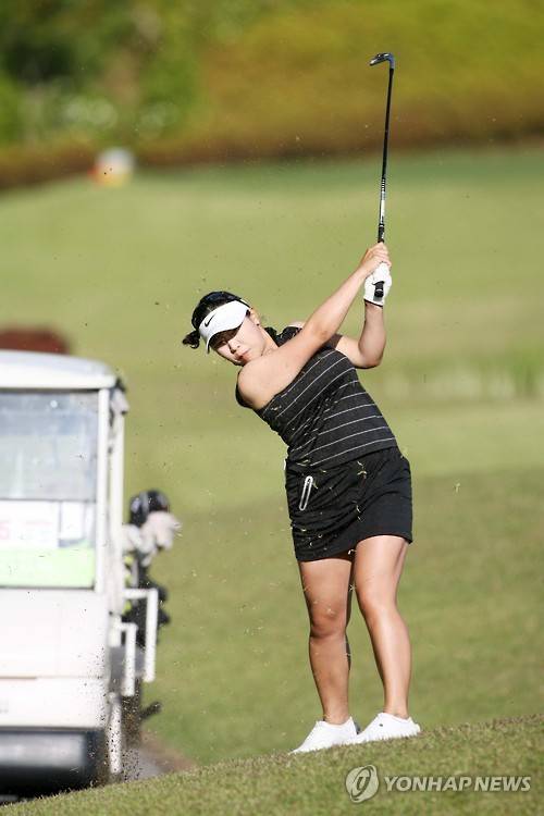 세컨샷 하는 황유경