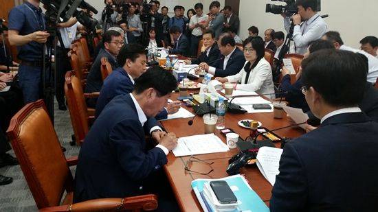 논란의 700MHz 주파수, EBS까지 준다