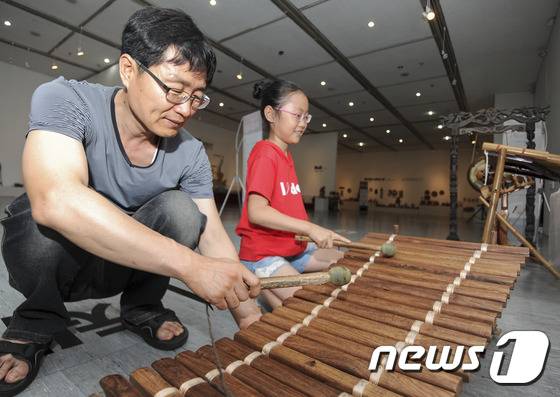 아빠와 함께 아프리카 전통악기 체험