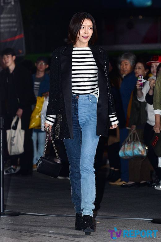 T포토 채정안 비대칭 청바지 컬러