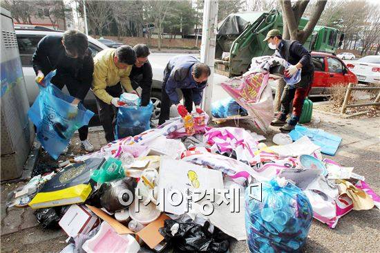 포토 광주시 북구 설 연휴기간 불법 생활쓰레기 수거