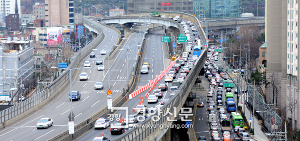 경향포토 내부순환도로 일부 통제