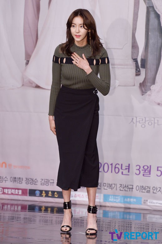 T포토 유이 가슴에 뚫린 구멍이 신경쓰여결혼계약