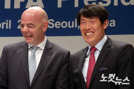 차붐 만난 피파 회장