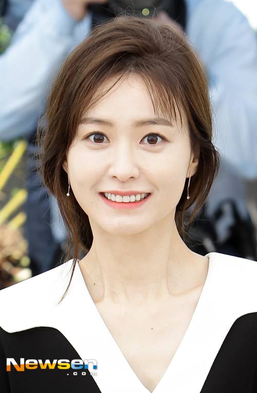 포토엔 정유미 긴장한 표정도 깜찍~칸영화제