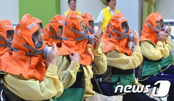 방독면 착용법은