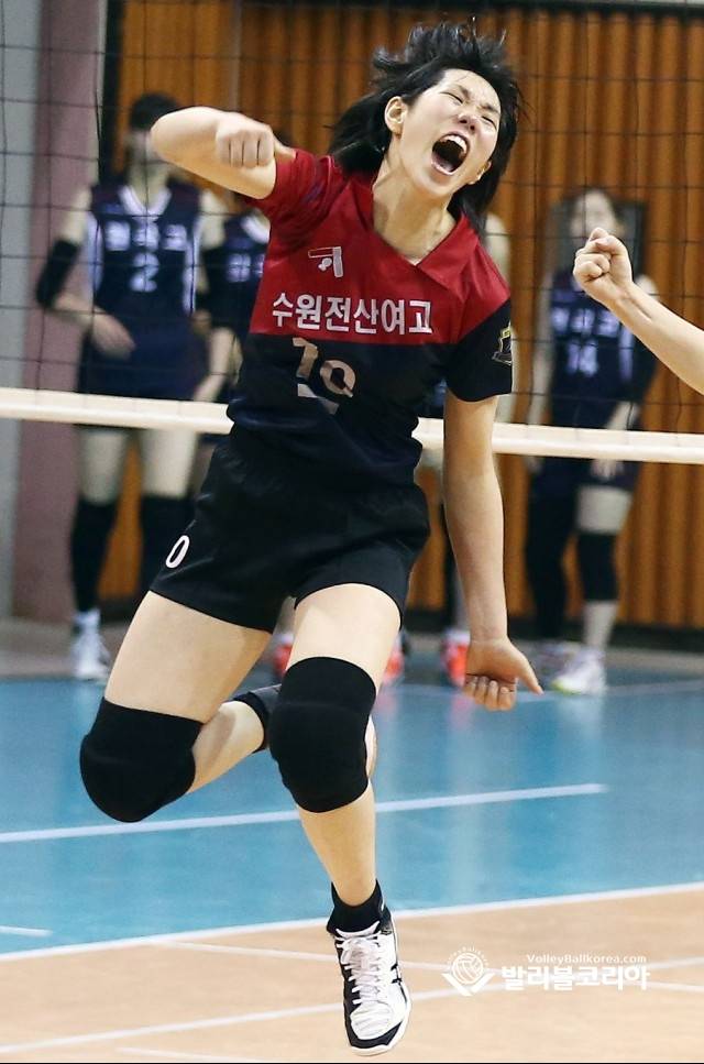 수원전산여고 1차전 승리 환호하는 고송희