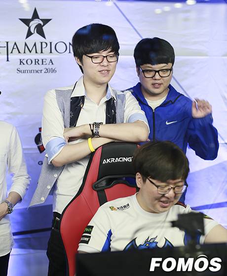 포토 강형우 해설 내가 지켜보고 있다