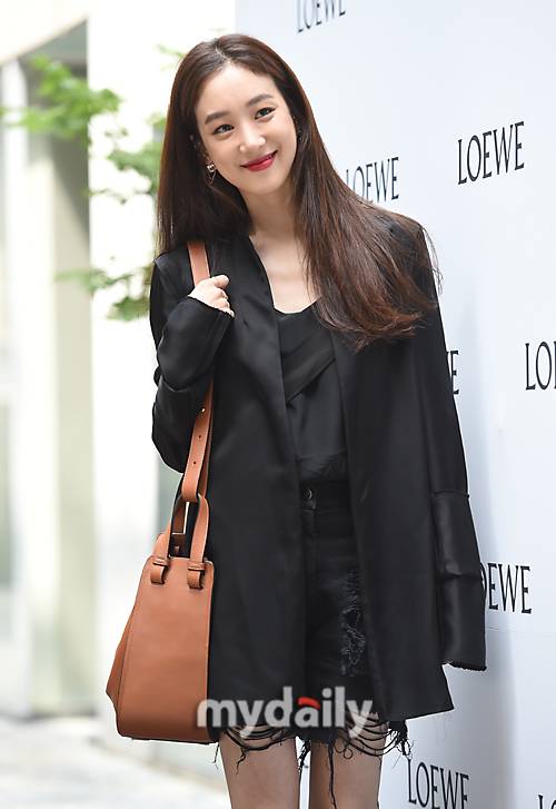 Md화보 걷다가 쓰러지겠어 정려원 더 앙상해진 다리