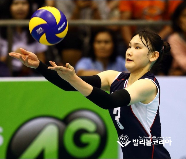 서브 넣는 안혜진