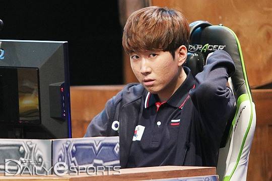 하스스톤 선발전 스틸로 조강현 4대1로 카이제로 잡고 4강행
