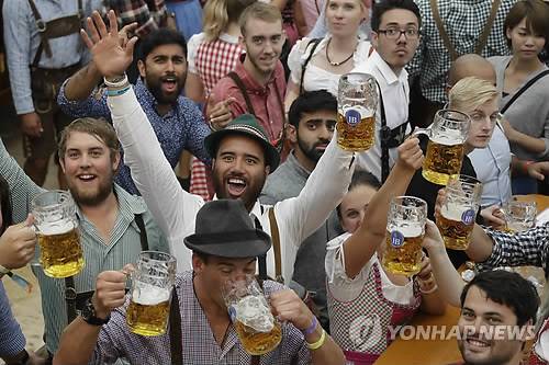 獨 맥주축제 옥토버페스트 삼엄한 경비 속 개막초반 손님 급감