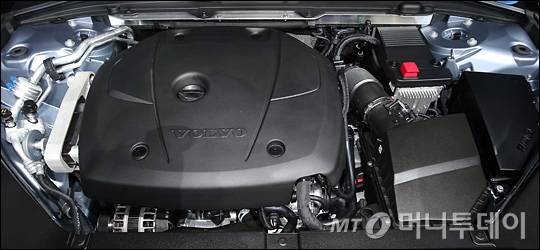 사진 더 뉴 S90 드라이브 E 파워트레인 엔진