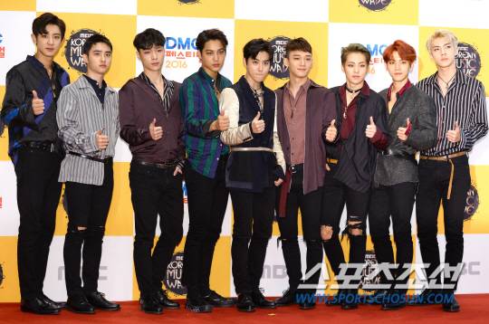 [포토] 엑소 '최고이기에 당연한 엄지 번쩍'