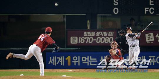 [포토] 손주인, 찬스 이어가는 안타!