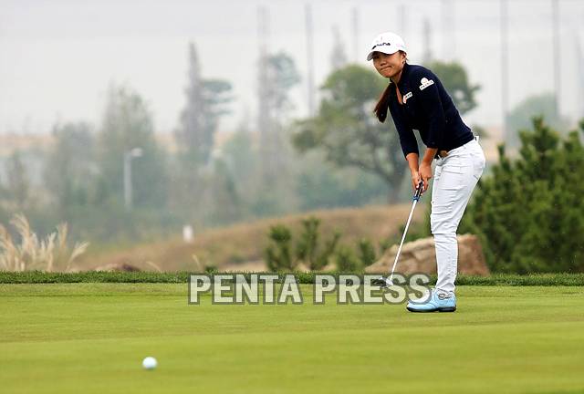 [포토] 퍼팅하는 김인경 - 2016 LPGA KEB 하나은행 챔피언십 Final 라운드 (10)