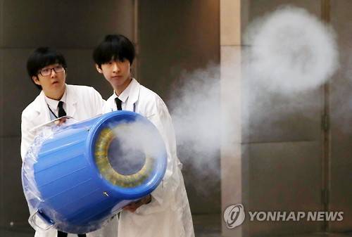 공기대포 발사