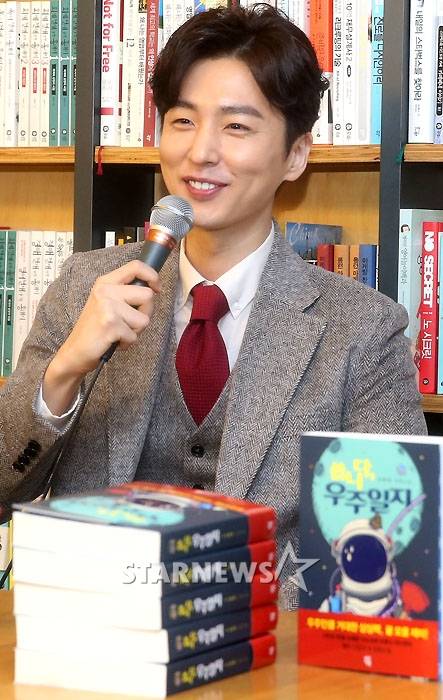 포토 신동욱 되찾은 미소