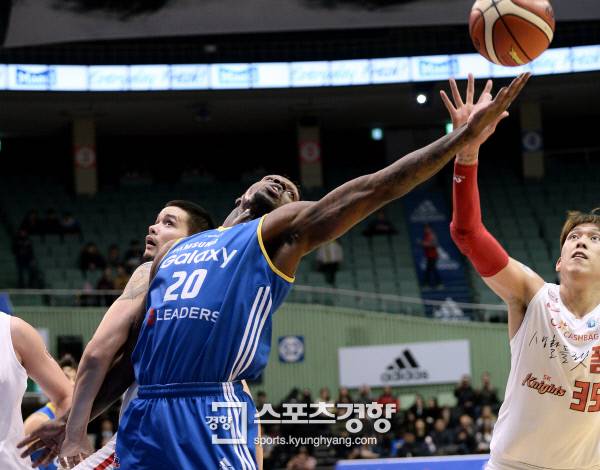 라틀리프 28점 19리바운드 삼성 Sk 잡고 홈 10연승 신기록