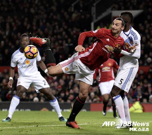 즐라탄 1G 2A 원맨쇼..맨유, 리그 4연승 신바람