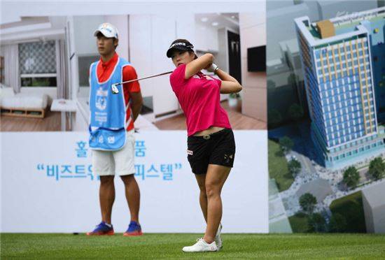 이승현, KLPGA 삼천리 투게더 오픈 첫날 공동 선두