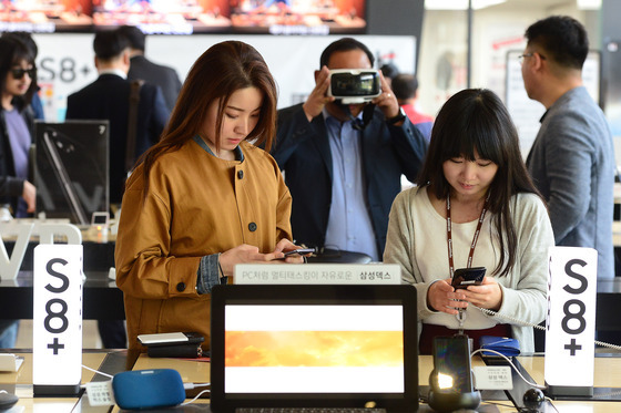 '갤럭시S8' 개통대수 열흘간 50만대 넘었다