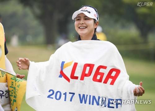 환호하는 김지현