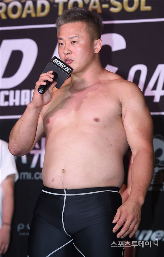 St포토 강동국 레슬링 전 국가대표의 실력 보여주겠다