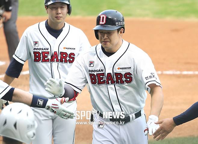 포토s 12경기 연속 타점 신기록 달성한 김재환