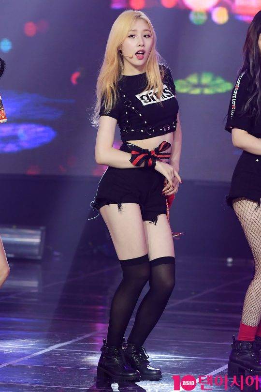 [TEN PHOTO] 소나무 의진 '몸매는 핫 의상은 쿨'