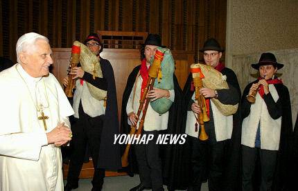 VATICAN POPE BAGPIPES