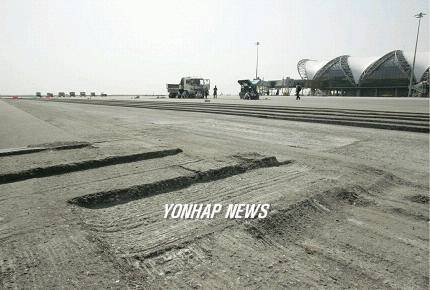 THAILAND NEW AIRPORT RUNWAYS CRACK