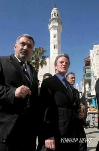 MIDEAST PALESTINIANS FRANCE BERNARD KOUCHNER VISITS