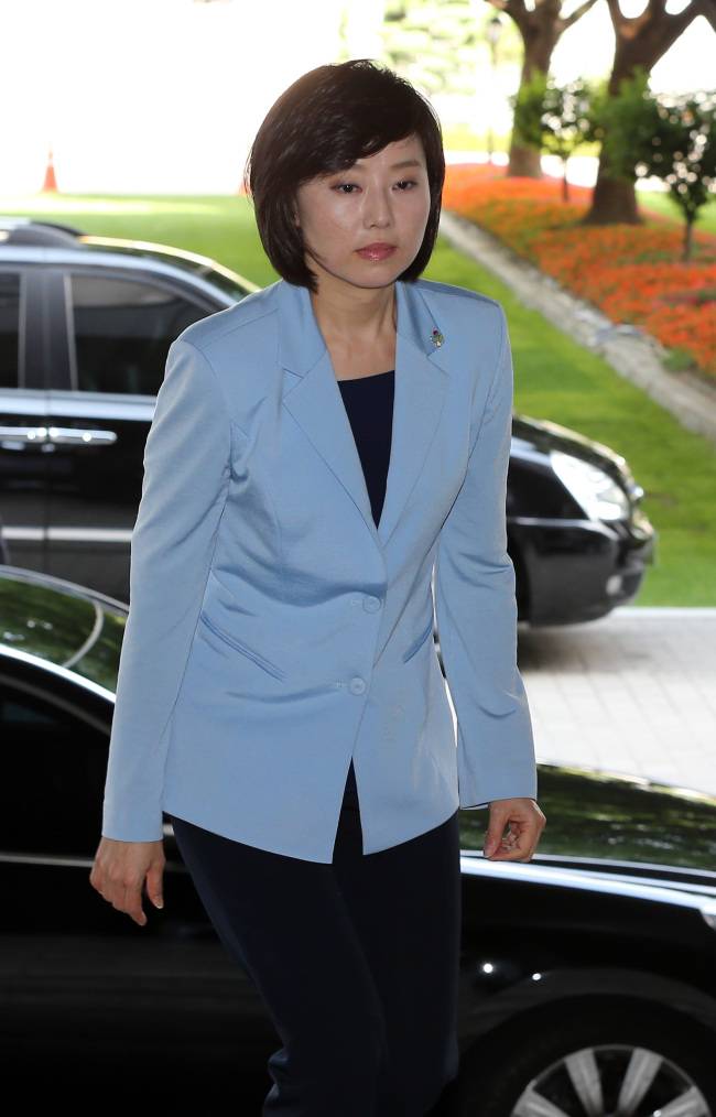 Park's political aide quits over pension row