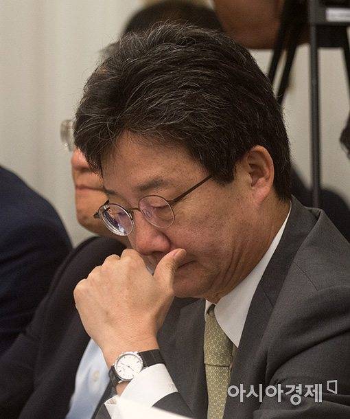 포토 유승민 바른정당 비대위원장 고심중